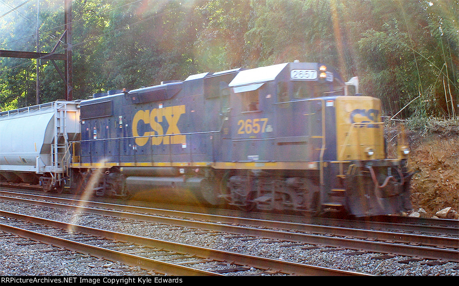 CSX GP38-2 #2657 on C770-17